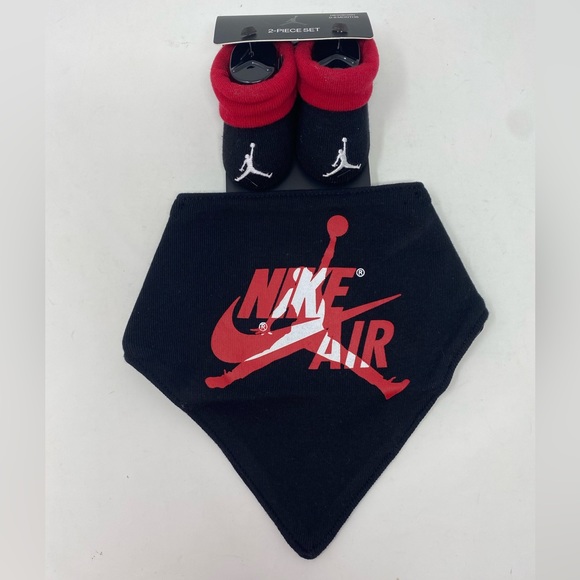 Nike | Accessories | Nike Jordan Babys Jumpman Bandana Bib And Socks 2 ...